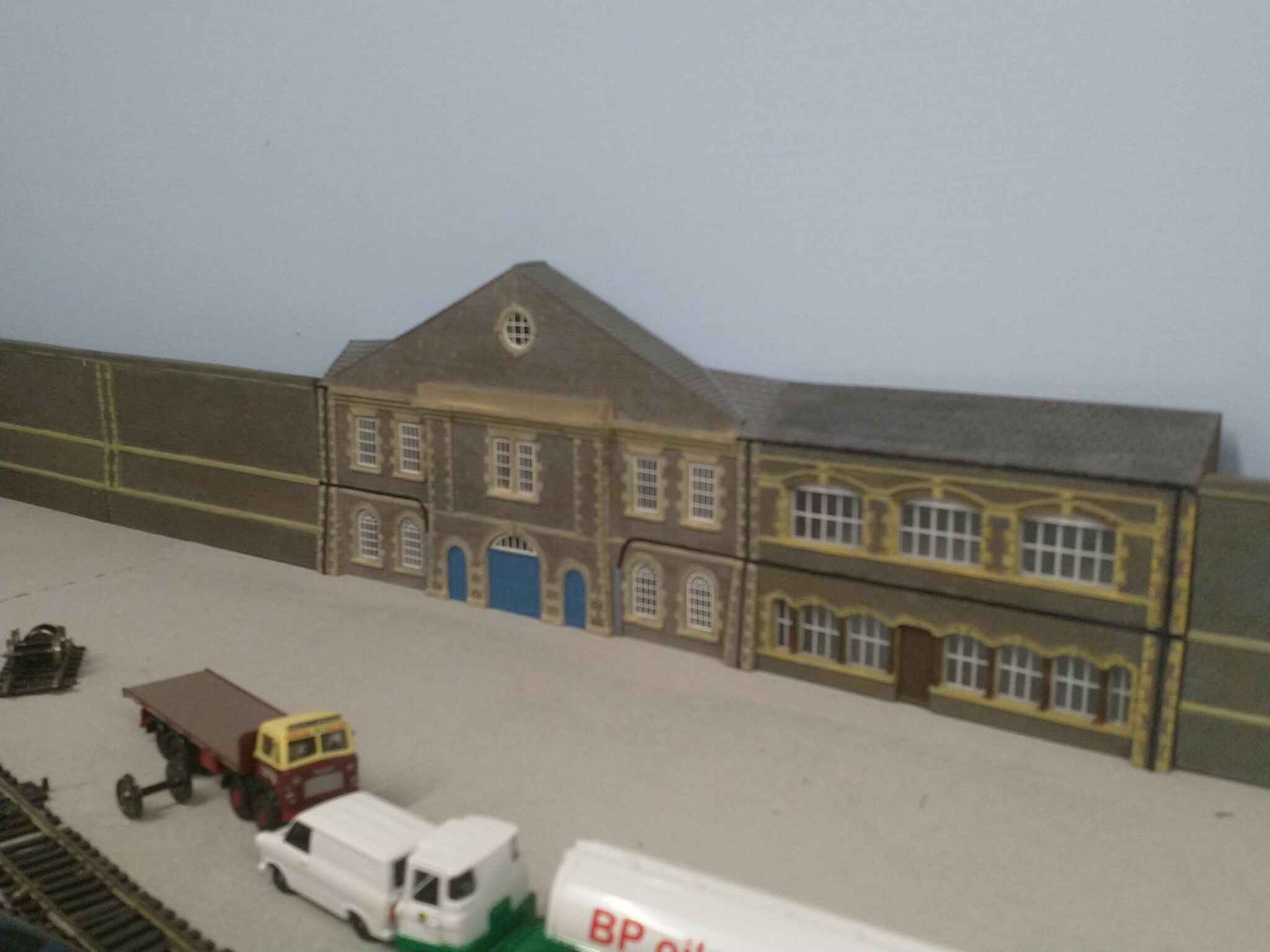 New product in 4mm scale - Swindon works wall and low relief building ...